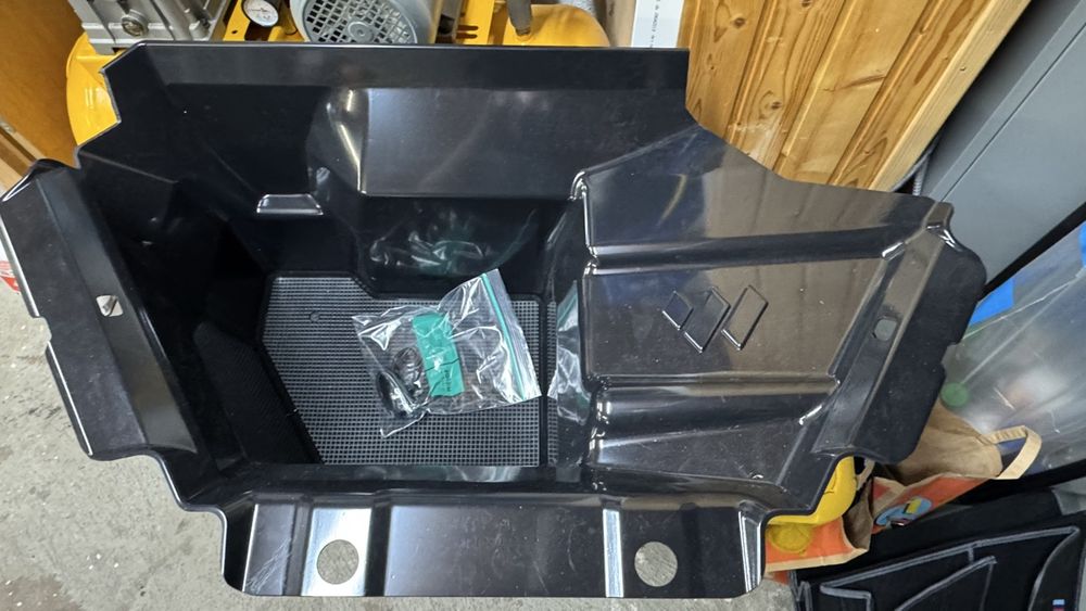 BMW i4 Frunk Kofferraummulde (Neu (gemäss Beschreibung)) in Basadingen ...