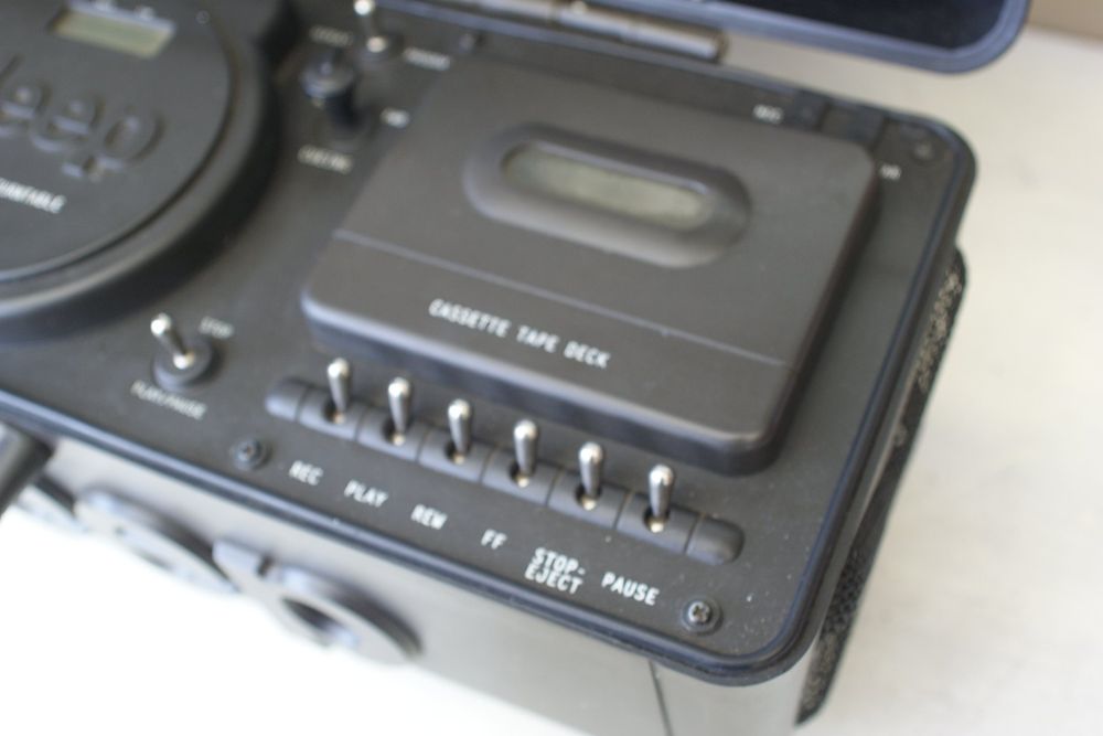 Vintage DESIGN Radio 1995 JEEP Boombox Original Verpackt!! (Defekt) in ...