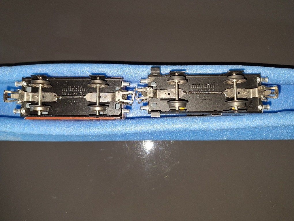 Märklin HO. 2 Wagons en fer , 50 ans de Märklin,selon photos (Neu ...