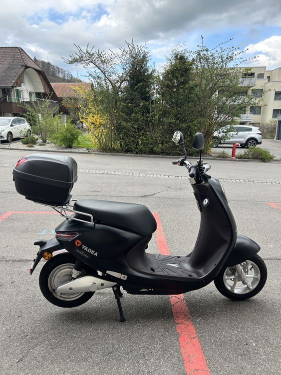 Yadea E-Roller, Topcase, Schwarz, wenig Kilometer (Gebraucht) in Wattenwil für CHF 1000 – nur ...