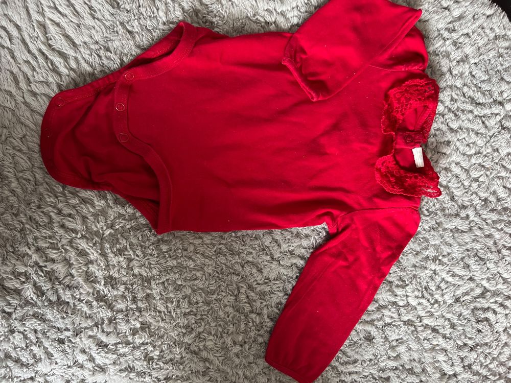 Body rot mit Spitze Gr. 68 (Gebraucht) in Brüttisellen für CHF 2 – mit ...