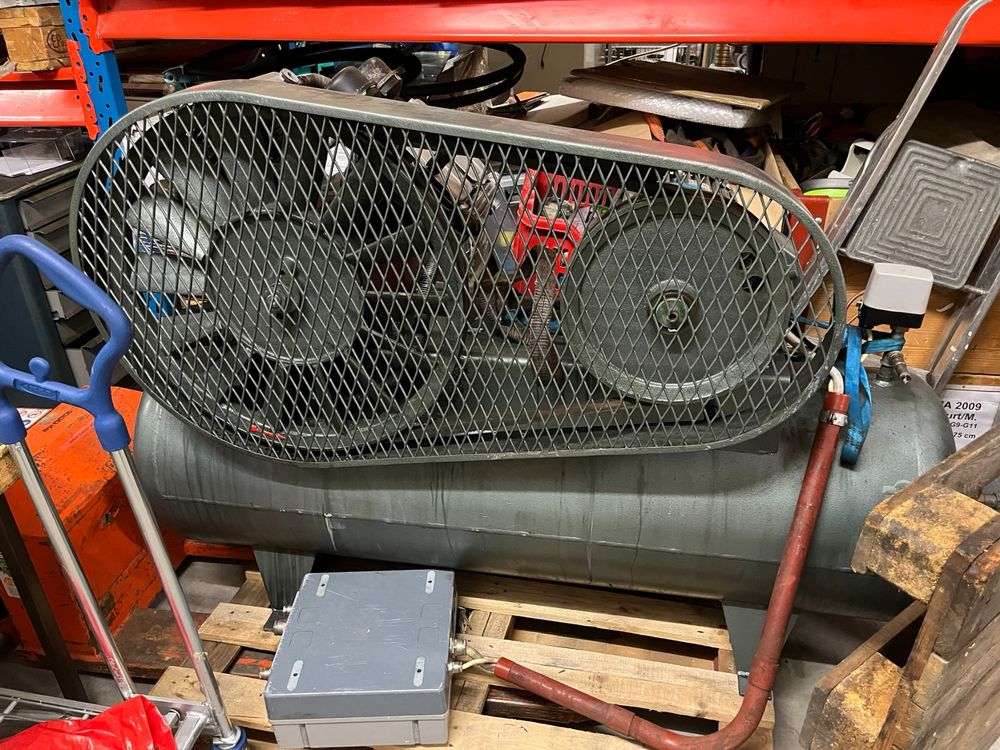 Kolbenkompressor mit Ersatztank (Gebraucht) in Unterterzen für CHF 1500 – nur Abholung auf ...