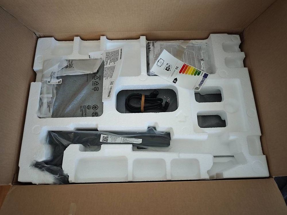 Neu SAMSUNG Monitor ViewFinity S8 LS32D800UAUXEN (Neu und ...