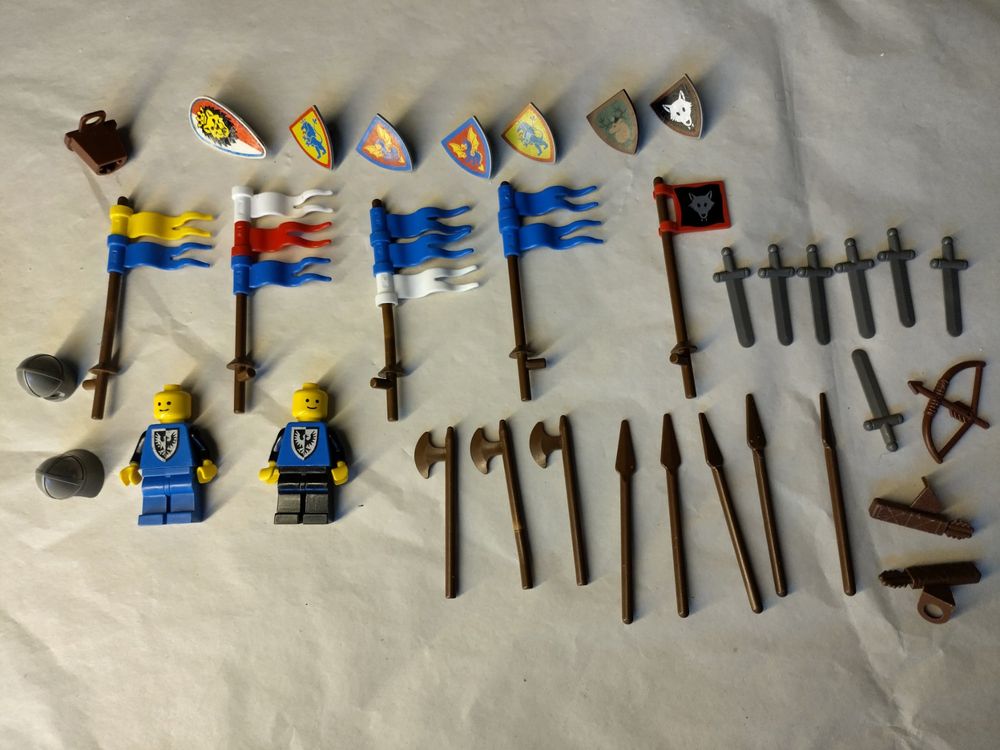 Viele Lego Ritter Falcon Schilder Helebarde Speer Schwerter | Kaufen ...