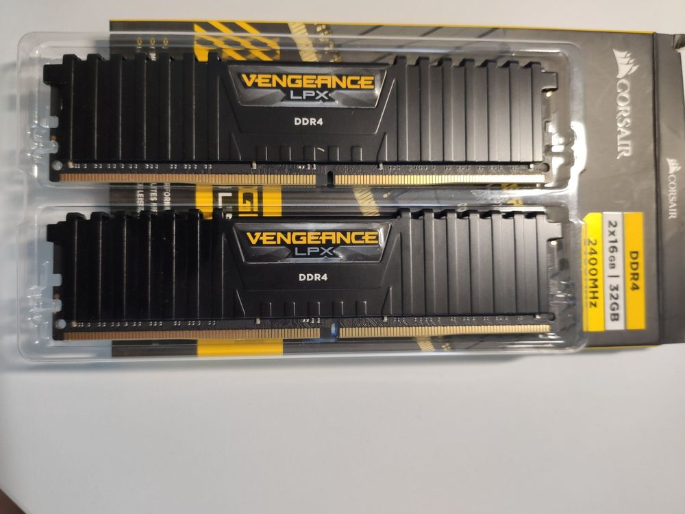 32 GB (2x16) Corsair Vengeance DDR4 (2400) RAM | Kaufen auf Ricardo