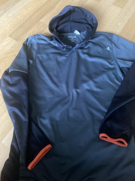 Reebok Training Hoodie - Men’s Medium - soft Shell (Gebraucht) in Zug ...