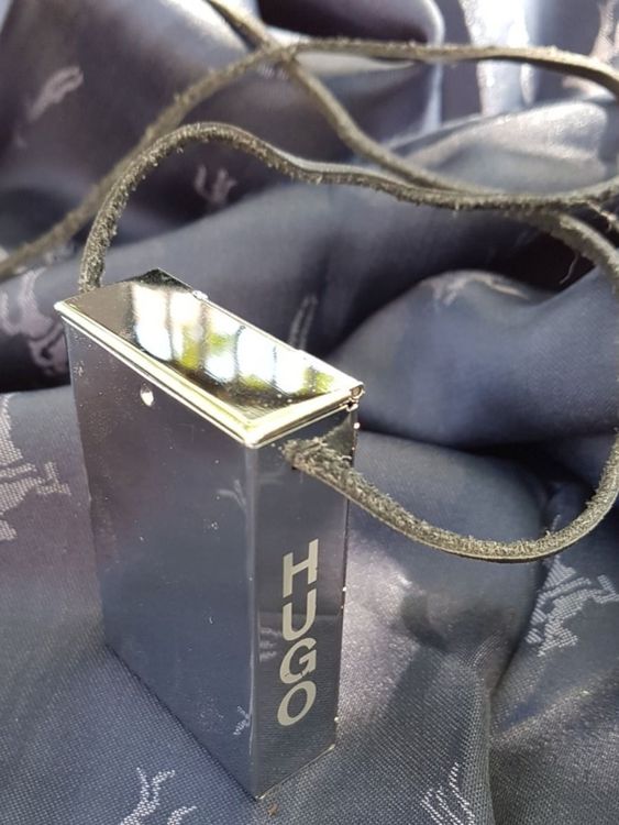 HUGO BOSS Box Hals Kette m. Anhänger XXL Schmuck Dose (Gebraucht) in ...