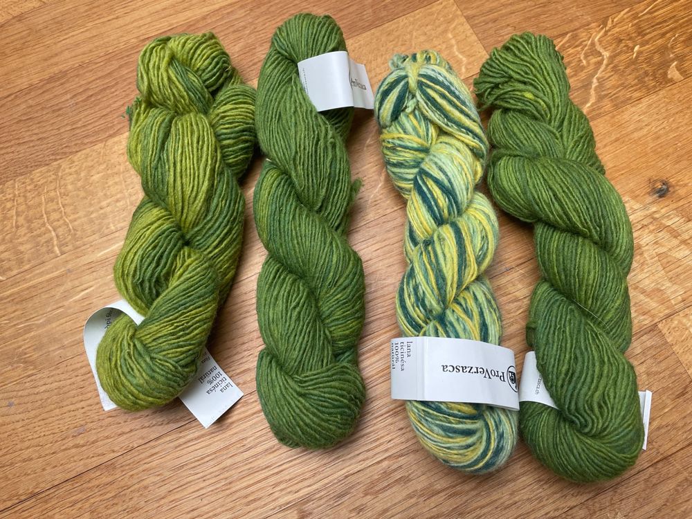 4 Stränge Original Verzasca Wolle - grün (Neu (gemäss Beschreibung)) in ...