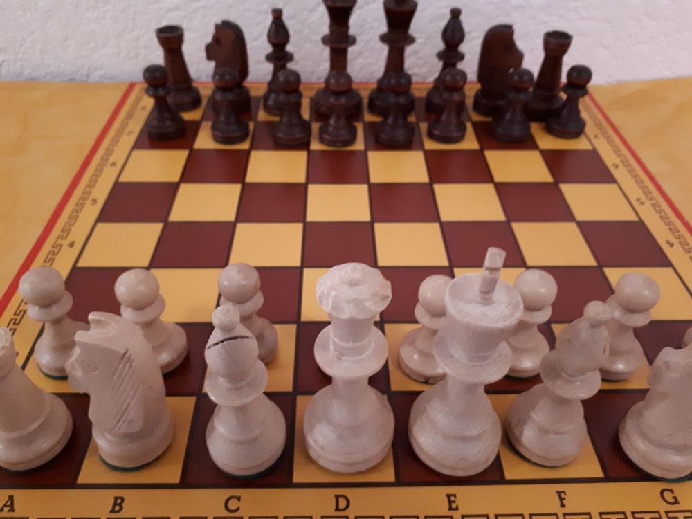KOMPLET Schach - HOLZ FIGUREN (Neu und originalverpackt) in Chur für ...