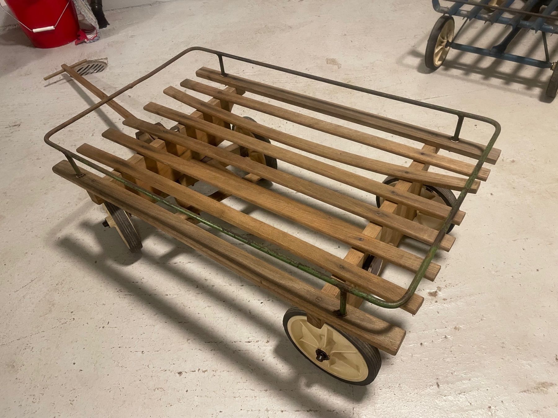 Handwagen, sehr alter, leichtgängiger Handwagen aus Holz (Gebraucht) in ...