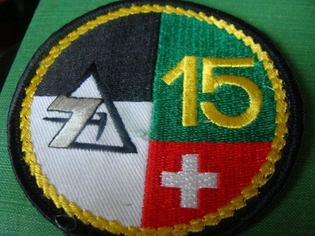 Badge portant le No 15 (Gebraucht) in Cuarny für CHF 2 – mit Lieferung ...
