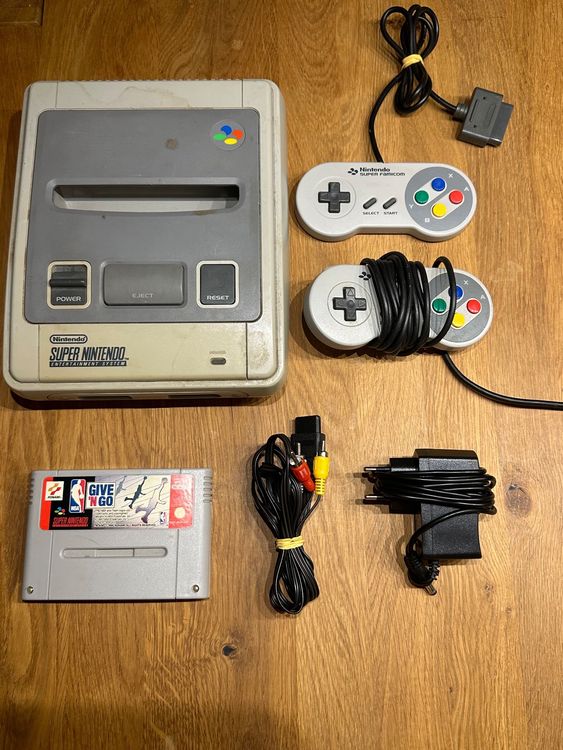SNES + 2 Controller 1 Spiel Nintendo Retro (Gebraucht) in St. Gallen ...