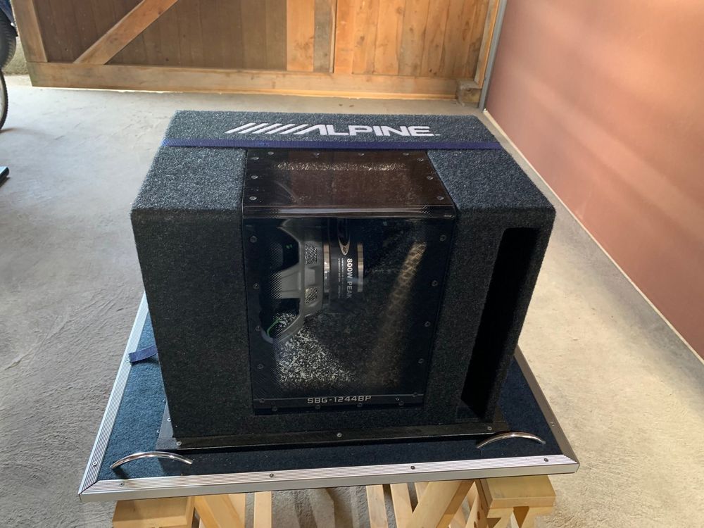 Subwoofer Alpine 800W mit Verstärker | Kaufen auf Ricardo