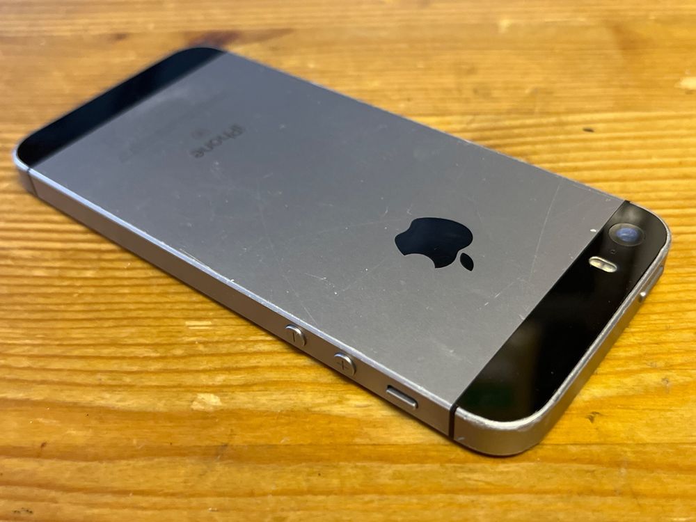 iPhone SE 1. Gen 64GB schwarz (Gebraucht) in Siebnen für CHF 35 – mit ...
