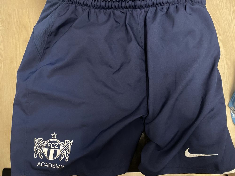 FCZ Academy Shorts, Gr.L (Gebraucht) in Greifensee für CHF 25.9 – mit ...