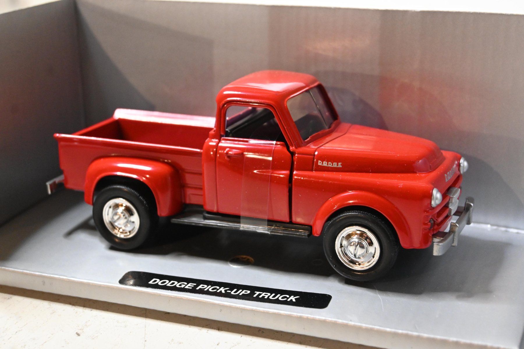 Dodge Pick-up Truck, rot, neuwertig im Originalkarton. 1.32 (Neu und ...