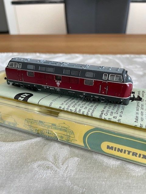 Minitrix Diesellok BR221 der DB (Gebraucht) in Amriswil für CHF 69 ...