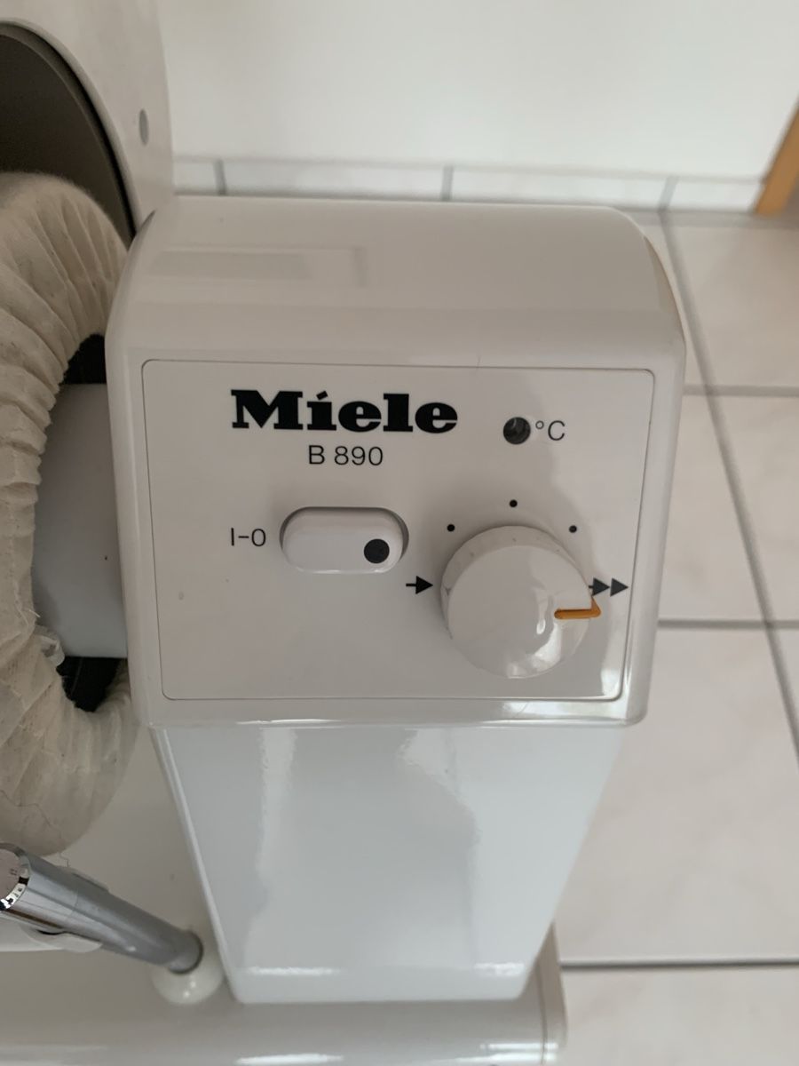 Bügelmaschine B890 (Gebraucht) in Gontenschwil für CHF 100 – nur Abholung auf Ricardo kaufen