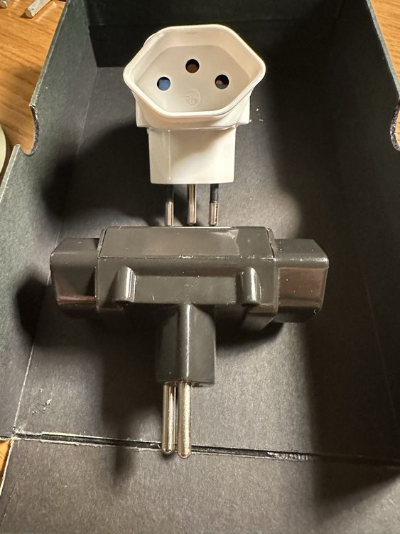 2x Slim Steffen Multiple Socket Plugs Black/White (Gebraucht) in Zürich ...