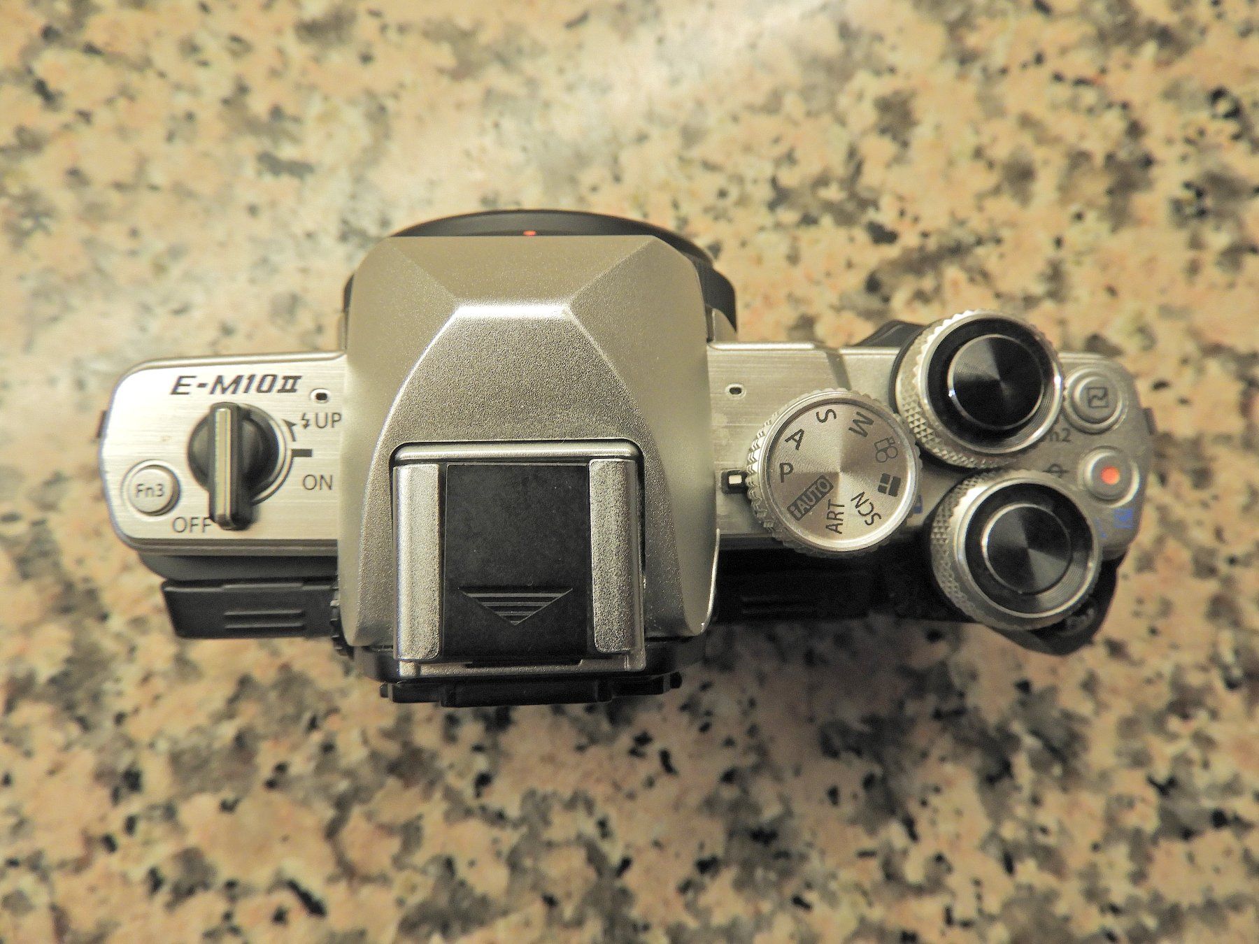 OLYMPUS OM-D E-M10 Mark II SET------ nur 1.966 Auslösungen (Gebraucht ...