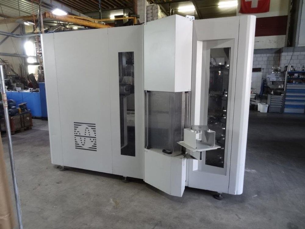 EROWA Multi Robot (PC210) + YCM TV146A 5.-Achs-Fräsmaschine (D'occasion ...