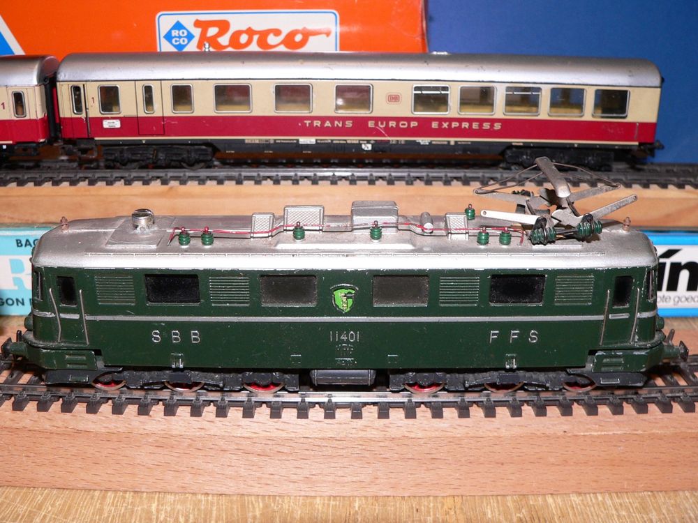 2 ROCO - SBB Lok 2000 HO Gleichstrom mit Trafo, Schienen, (Gebraucht ...