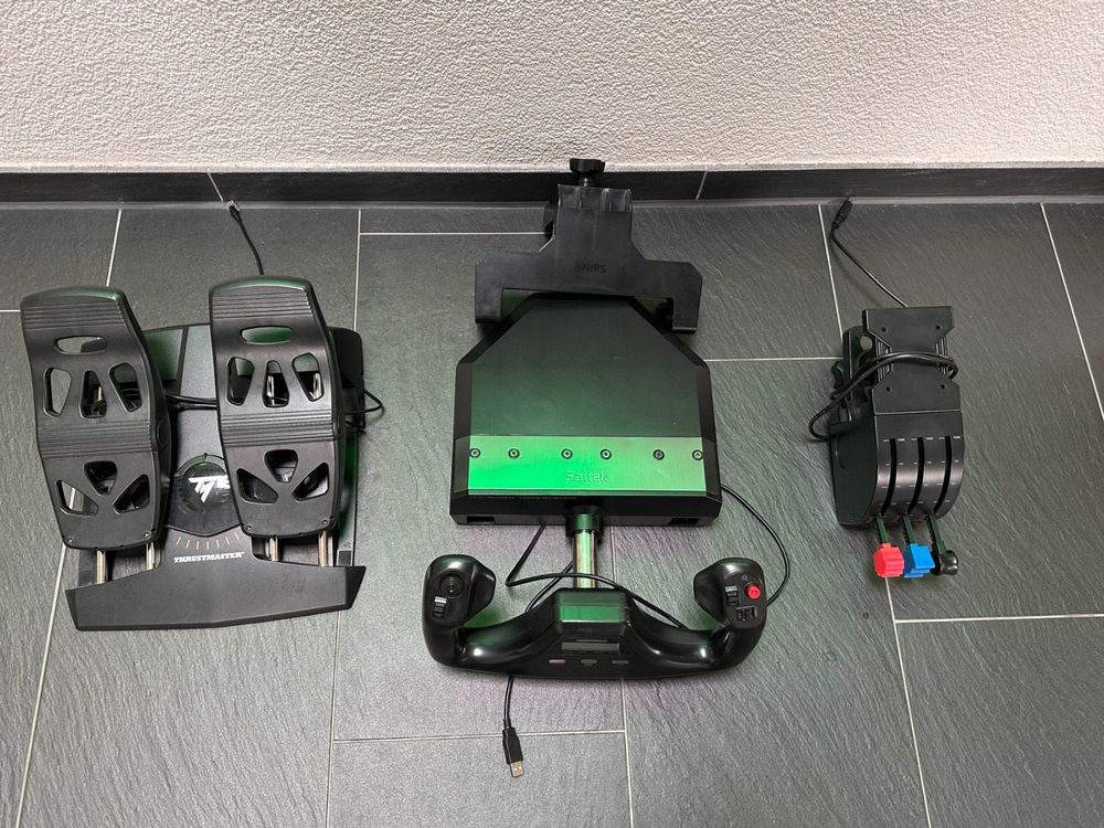 Logitech Flight Yoke System und Thrustmaster Pedals ab 1.-! (Gebraucht ...