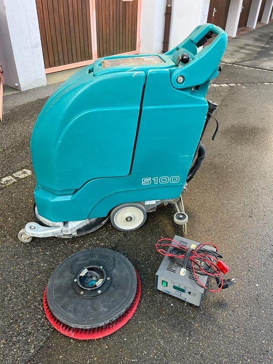 Scheuersaugmaschine Tennant 5100, ähnlich wie eine Wetrokmas (Defekt ...