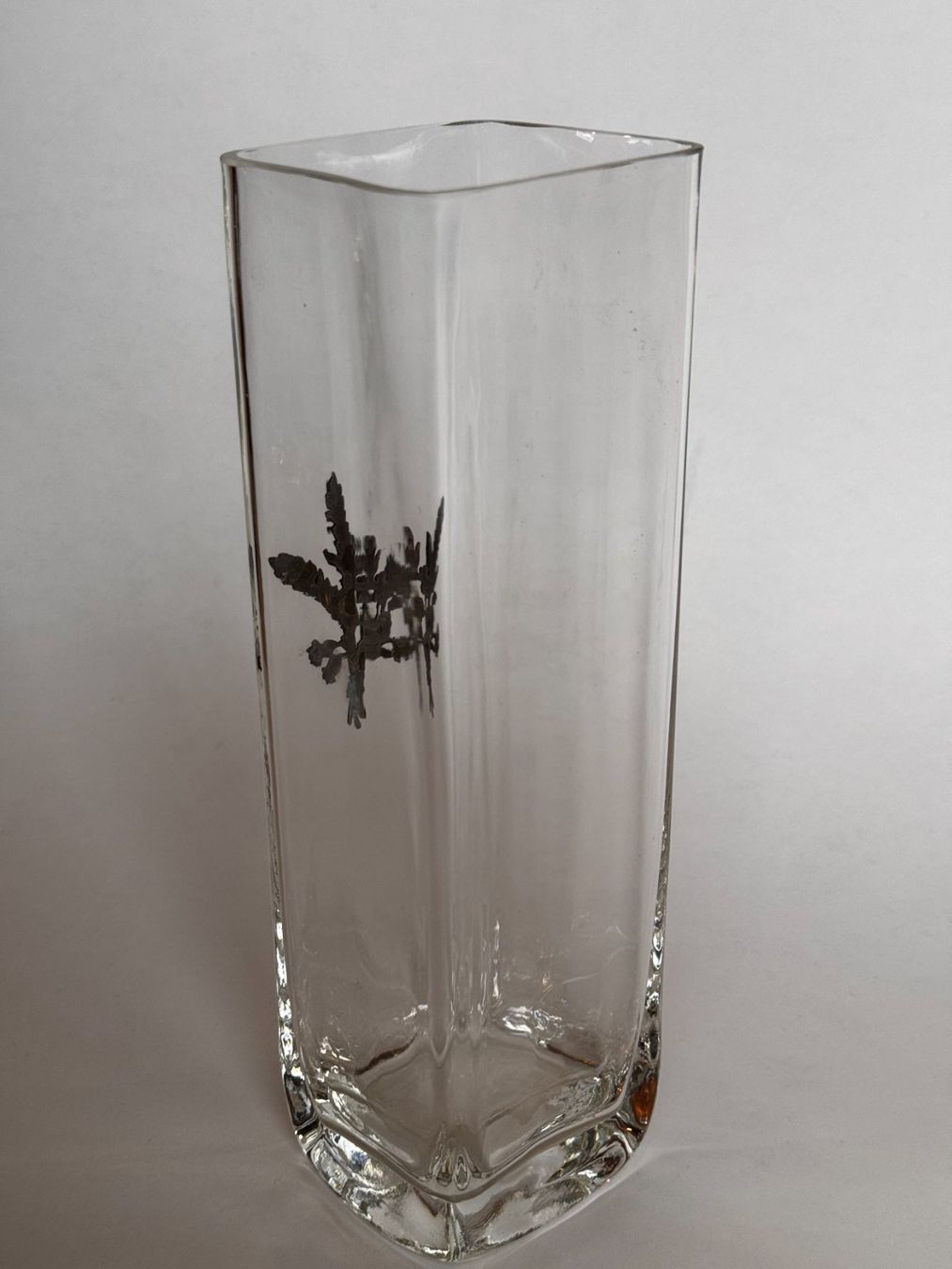 Vase avec décoration en étain (D'occasion) à Vufflens-le-Château pour ...