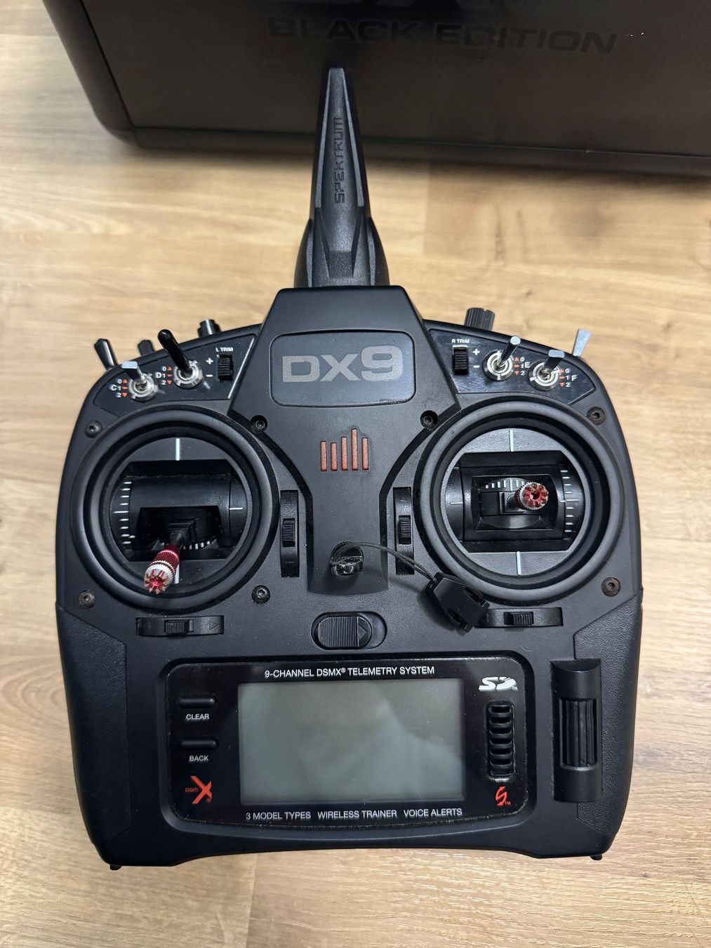 Spektrum DX9 Sender inkl. Ladegerät – voll funktionsfähig (Neu (gemäss ...