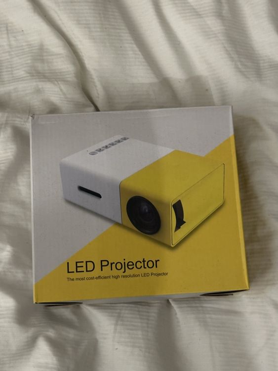 Beamer LED Projector (Neu und originalverpackt) in Luzern für CHF 30 ...