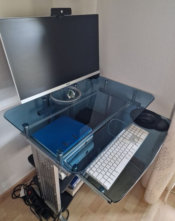 Computertisch mit Glasplatte (Gebraucht) in Köniz für CHF 1 – nur ...