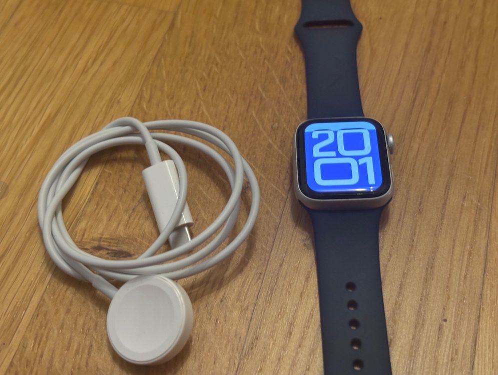 Apple Watch SE 2022/2023 (Gebraucht) in Neuenegg für CHF 80 – mit Lieferung auf Ricardo kaufen