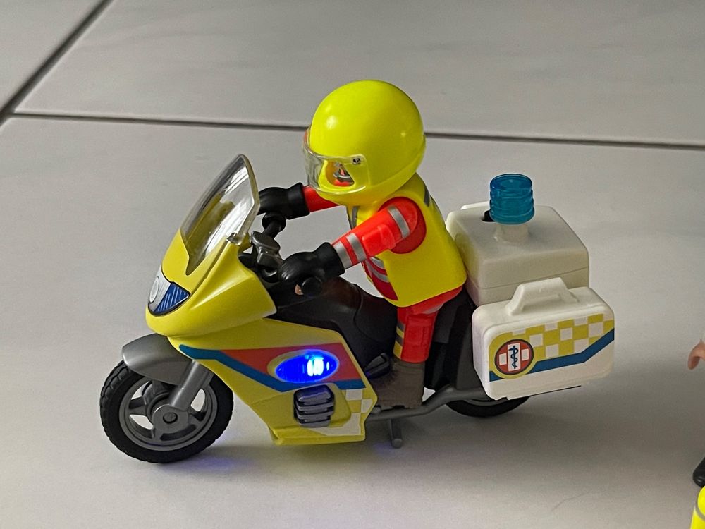 Playmobil Notarzt Motorrad m. Blinklicht plus Rettungsteam (Neu (gemäss Beschreibung)) in ...
