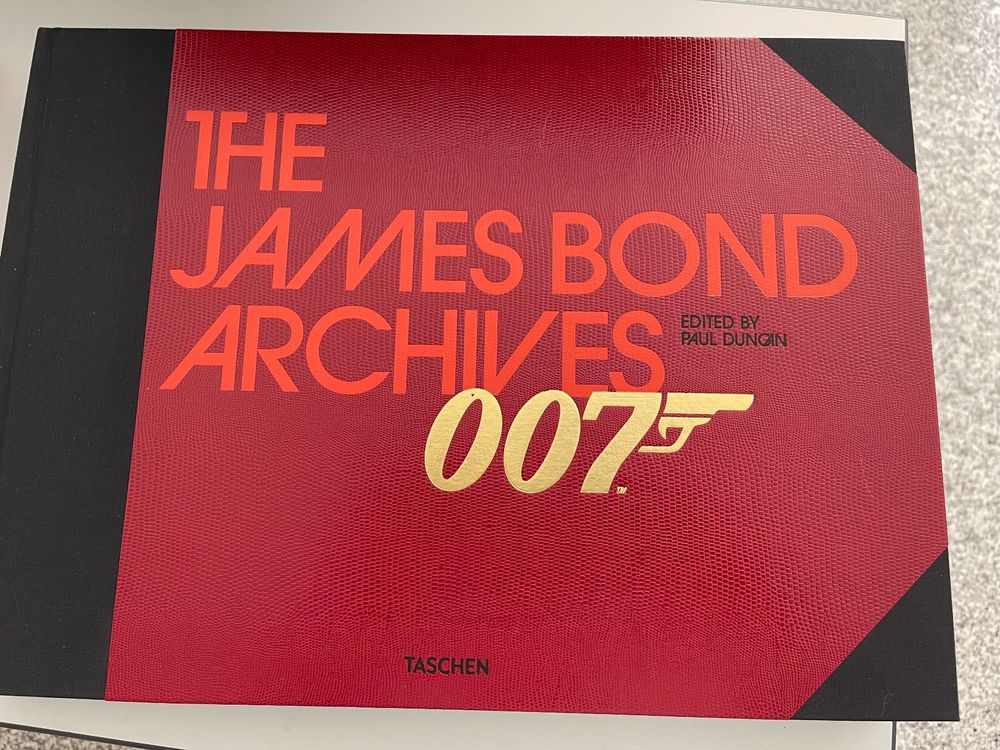 Das James Bond Archiv (Buch) (Gebraucht) in Oberurnen für CHF 15 – nur ...