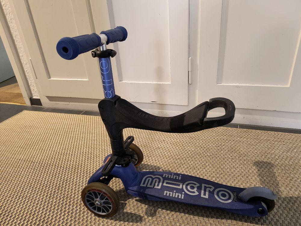 Mini Micro Deluxe Scooter mit Sitz und Schubstange | Kaufen auf Ricardo