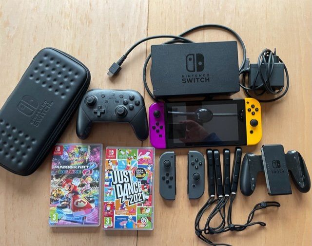 Nintendo Switch ink. diversem Zubehör (Gebraucht) in Hinwil für CHF 343 ...