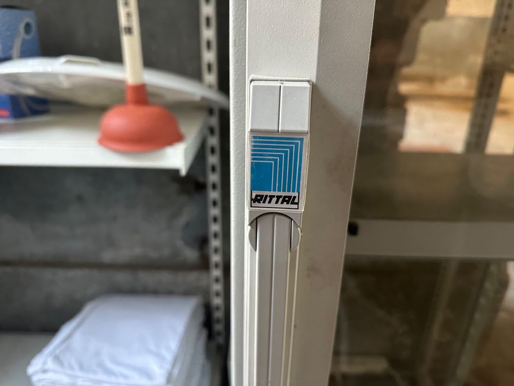 Server Rack ab 1.- Rittal 2m x 78T x 60B | Kaufen auf Ricardo