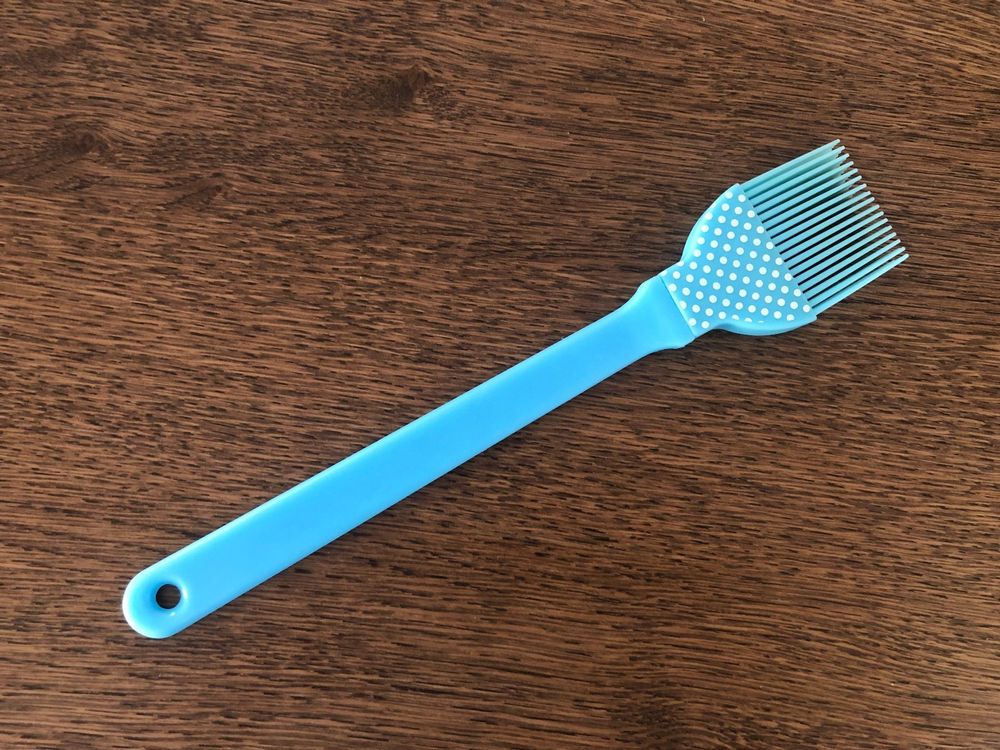 Pinceau de cuisine en silicone (Gebraucht) in St-Aubin FR für CHF 1 – mit Lieferung auf Ricardo ...