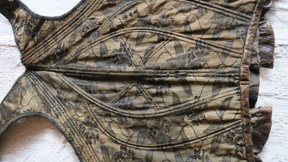 antikes Mieder (Gebraucht) in Schwanden i. E. für CHF 25 – mit ...