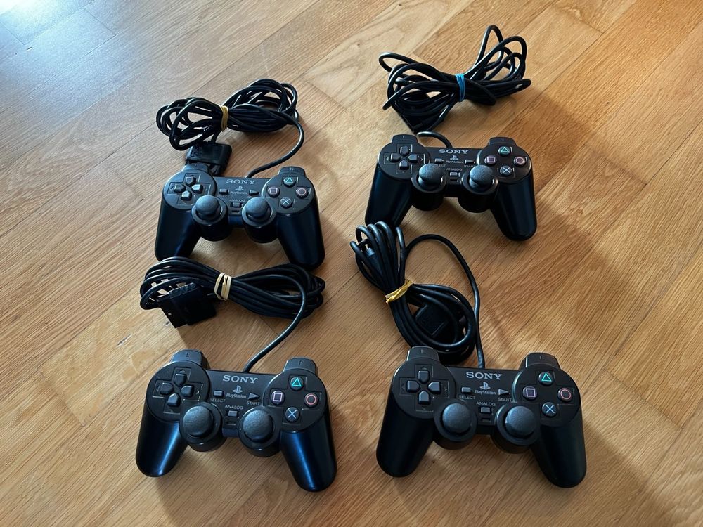 Playstation 2 Controller schwarz (4 Stück) (Gebraucht) in Frauenfeld für CHF 65 – mit Lieferung ...