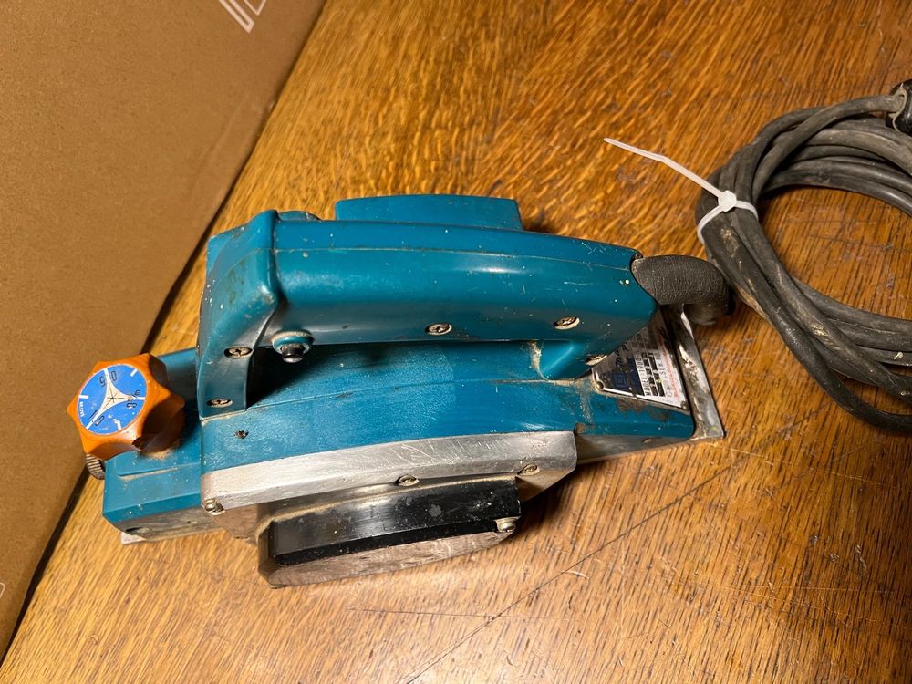 Handhobelmaschine Makita Handplaner Model 1900B (Gebraucht) in ...