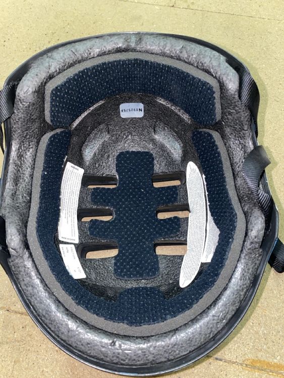 Bell Faction Skatehelm, Grösse M, guter Zustand! (Gebraucht) in ...