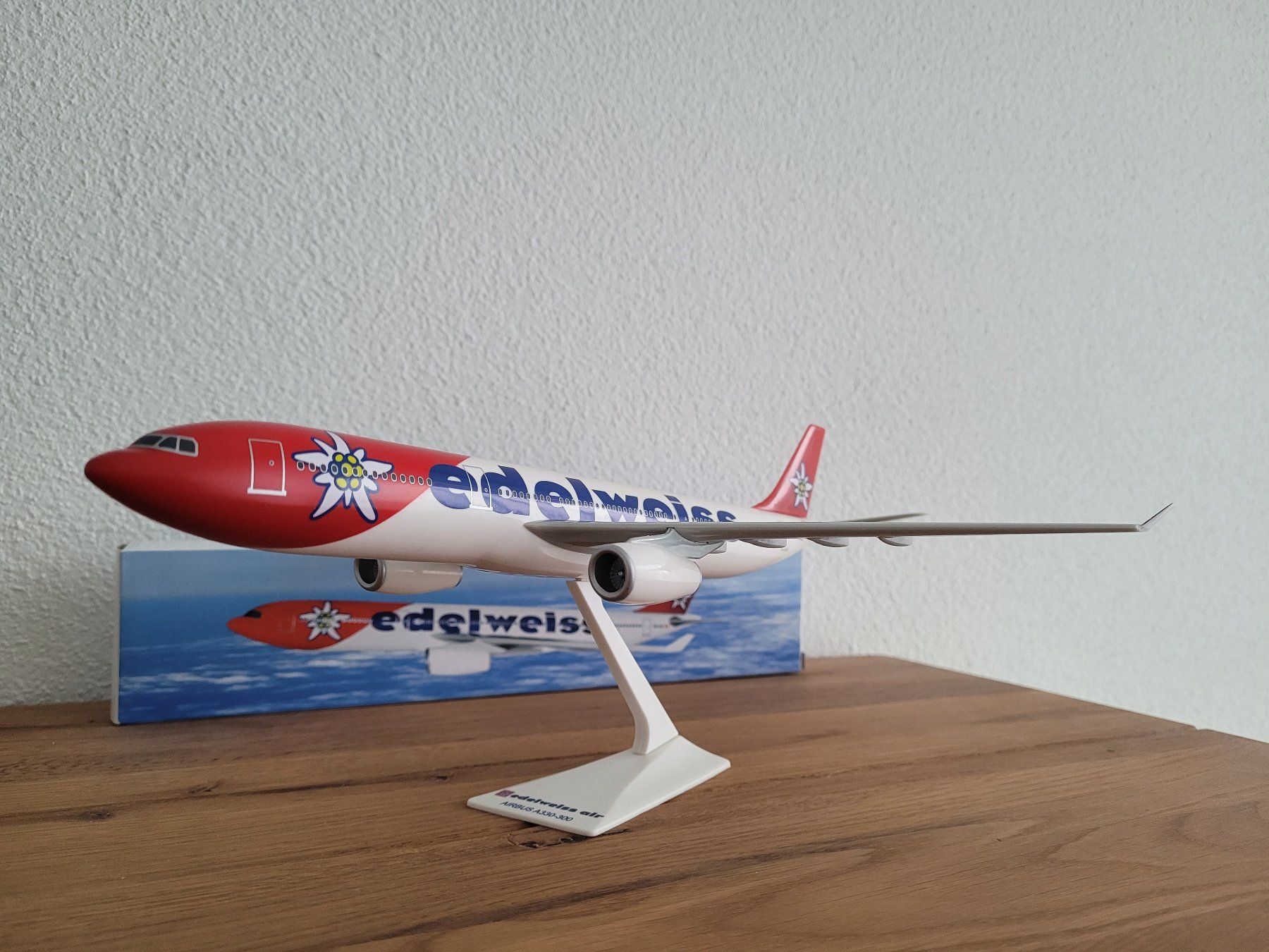 Edelweiss Air A330-300 - 1:200 Steck-/Modellflugzeug (Neu und ...