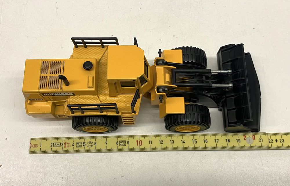 JOAL Spain: 1:50 Pneulader MICHIGAN L320 - Metall | Kaufen auf Ricardo