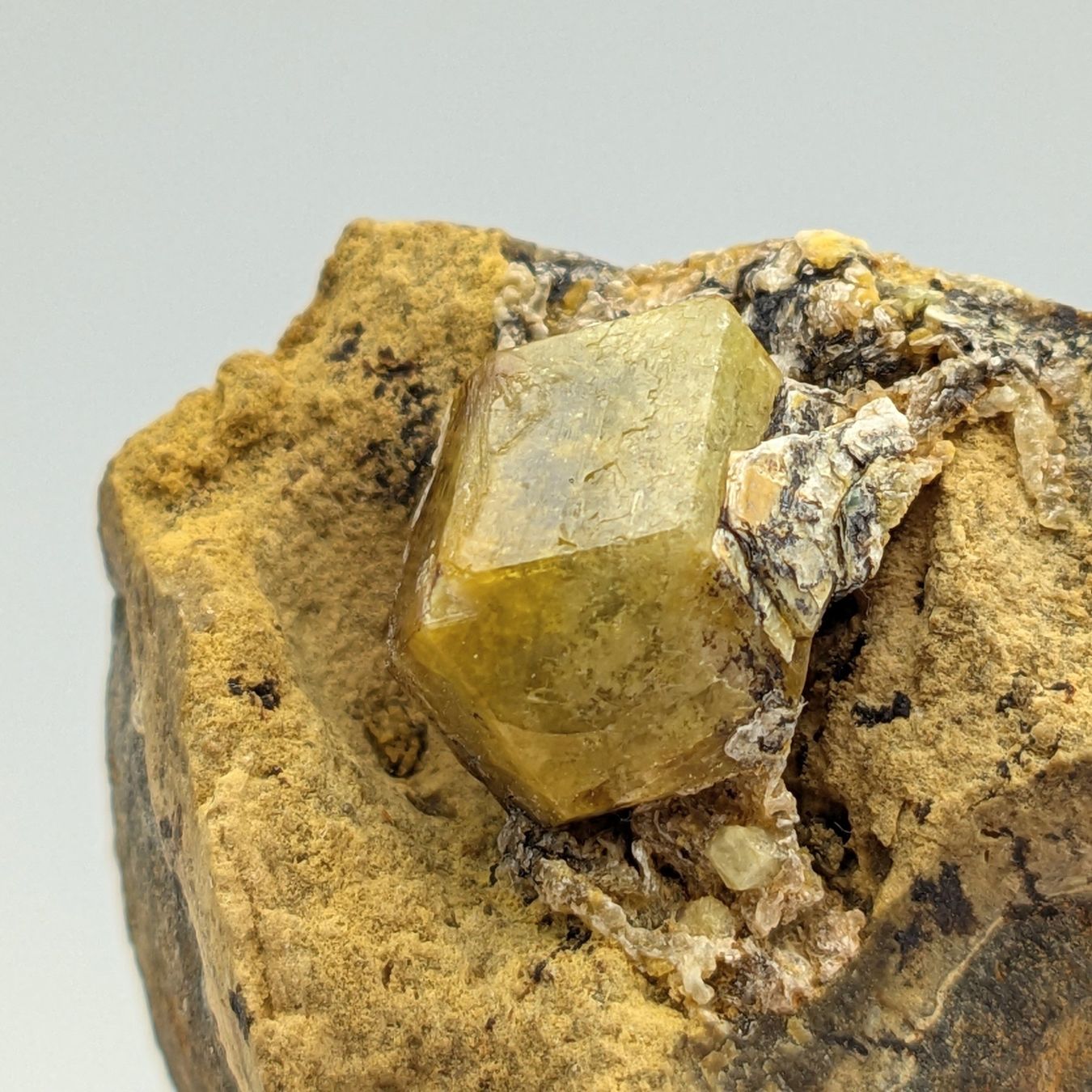 Geode aus GROSSULAR, GRÜNER GRANAT mit Muskovit, Mali (Neu (gemäss Beschreibung)) in Balerna für ...