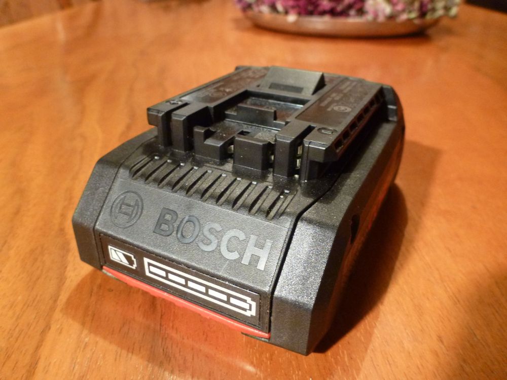 Bosch Pro Core 18v 4Ah Akku (Neu (gemäss Beschreibung)) in Oberuzwil ...