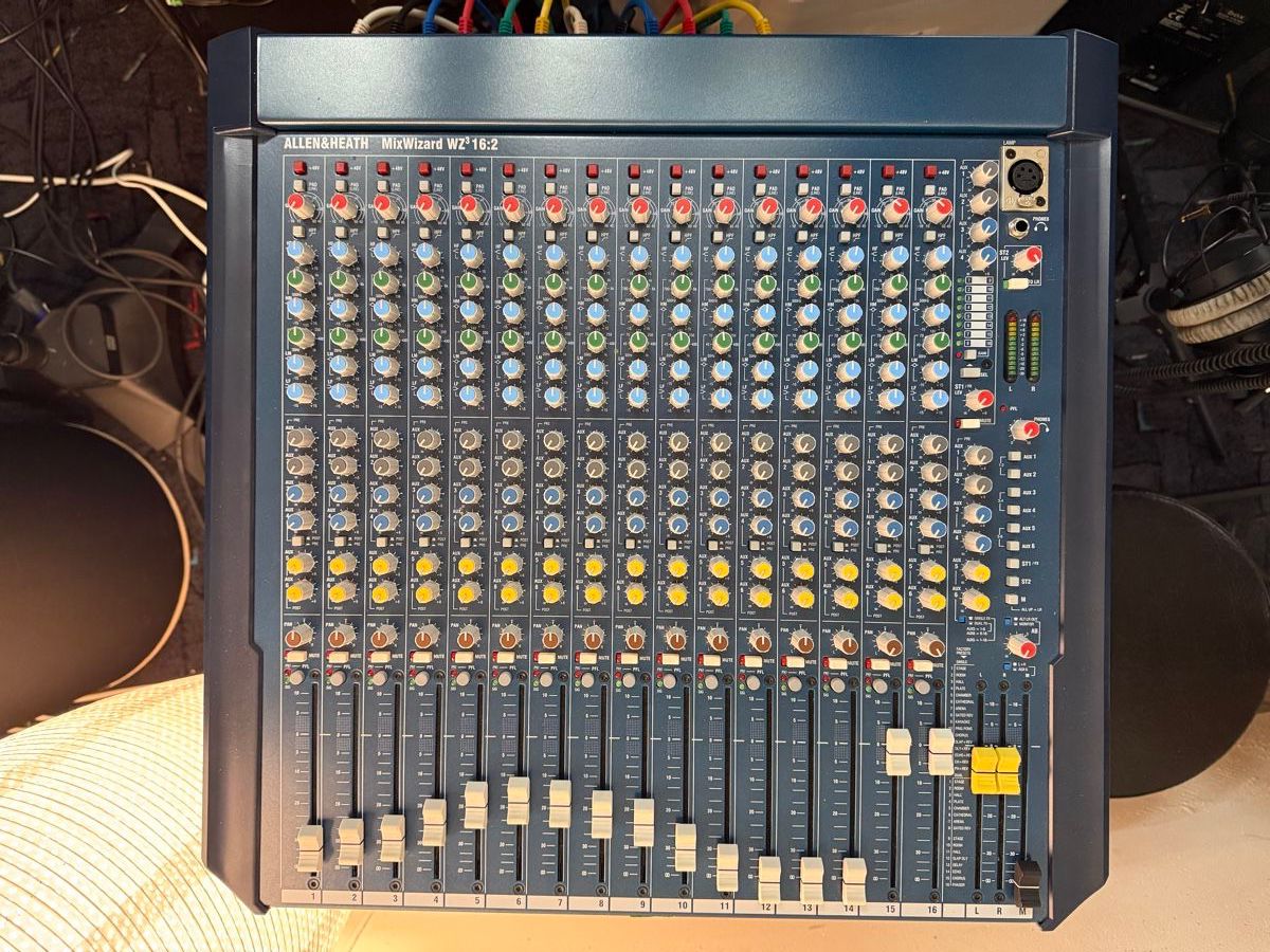 Allen & Heath MixWizard WZ3 16:2 Mischpult (Gebraucht) in Rütihof für ...