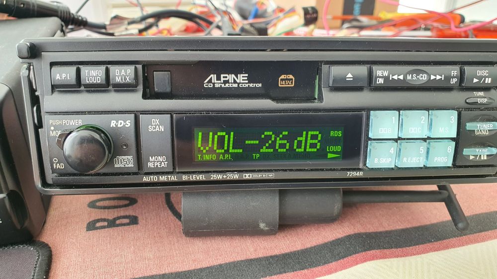 Alpine Autoradio mit Tape, 6-fach CD Wechsler und Endstufe (Gebraucht ...