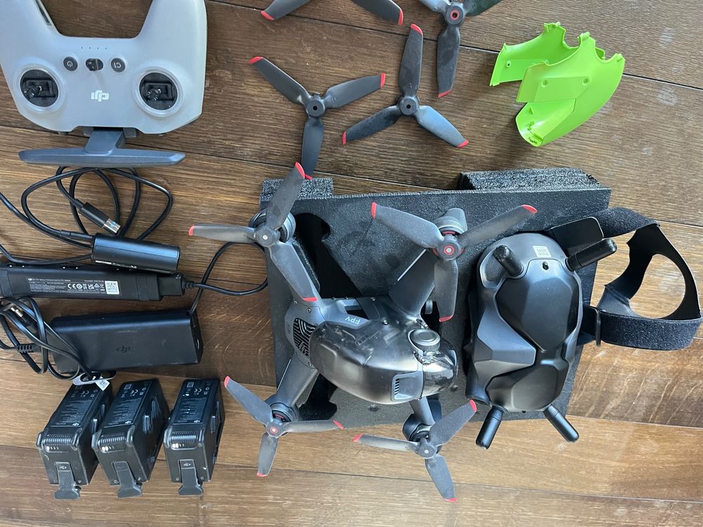 DJI FPV + Fly More Combo Kit + micro SD Card 128GB (Gebraucht) in für ...